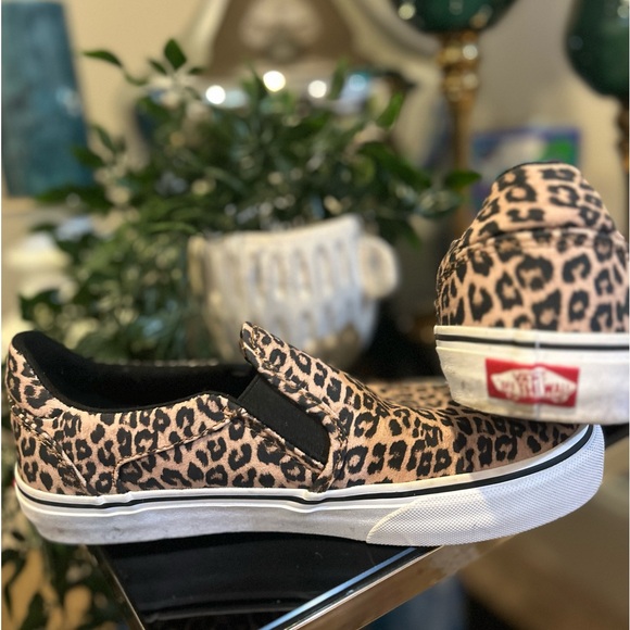 Vans | Shoes | Vans Deluxe Comfort Womens 85 Leopard Print Slipons ...